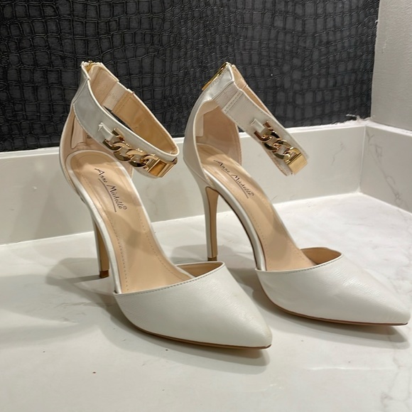 Anne Michelle | Shoes | Anne Michelle Pump With Gold Chain Heels | Poshmark